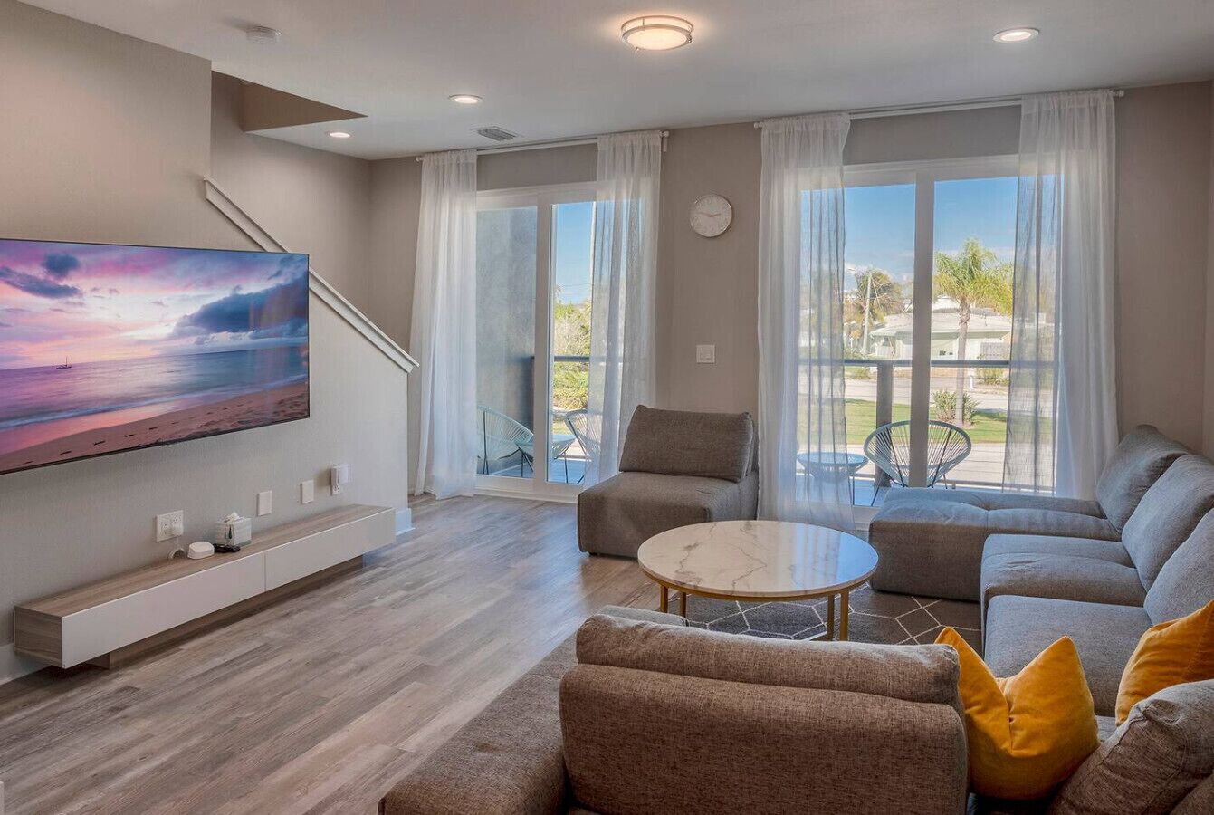 Luxury Pool Home/golf Cart - Treasure Island, FL