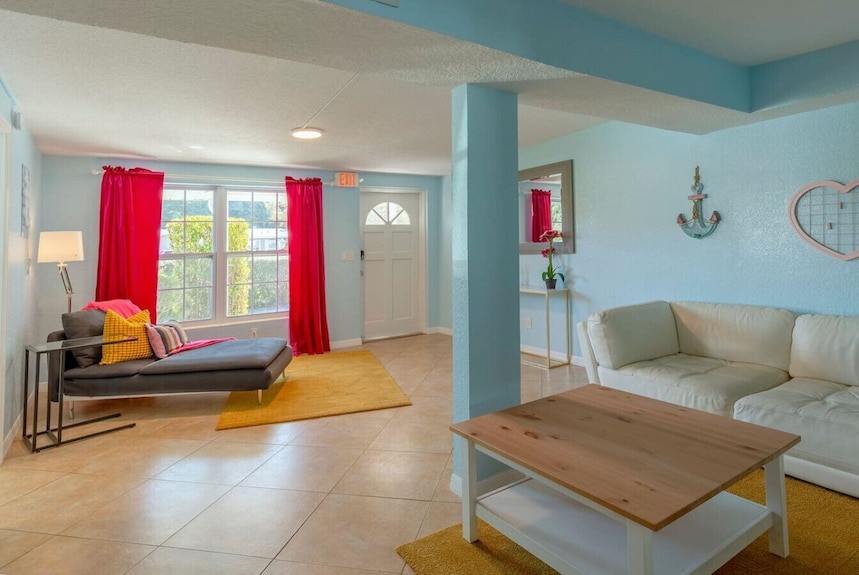 Relaxing Home Mini-golf/ Heated Pool 2/2 - Largo, FL