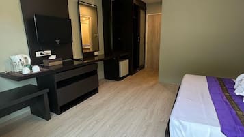 Quarto Standard, varanda | Cofre no quarto, secretária, cortinas/cortinados opacos