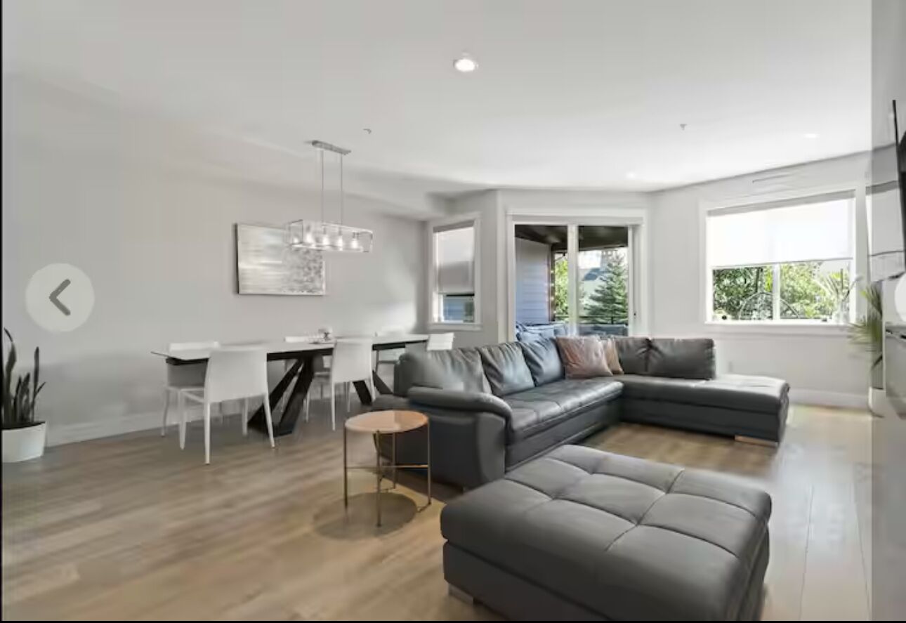 Large 3 Level Luxury Townhome At The Lakes - Lake Country