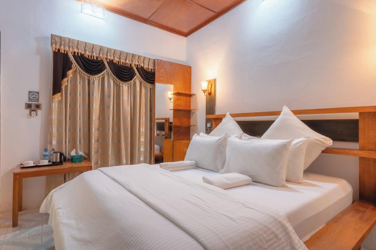 Quarto Duplo Superior | Lençóis de algodão egípcio, roupa de alta qualidade, cofre no quarto