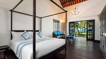 Villa, 1 quarto, vista para o mar | Cofre no quarto, secretária, cortinas/cortinados opacos, Wi-fi grátis
