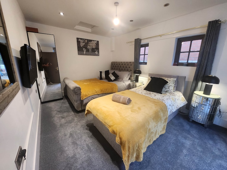 Annexe Ground Apartment Charming Tudor Style Apartment - Manchester