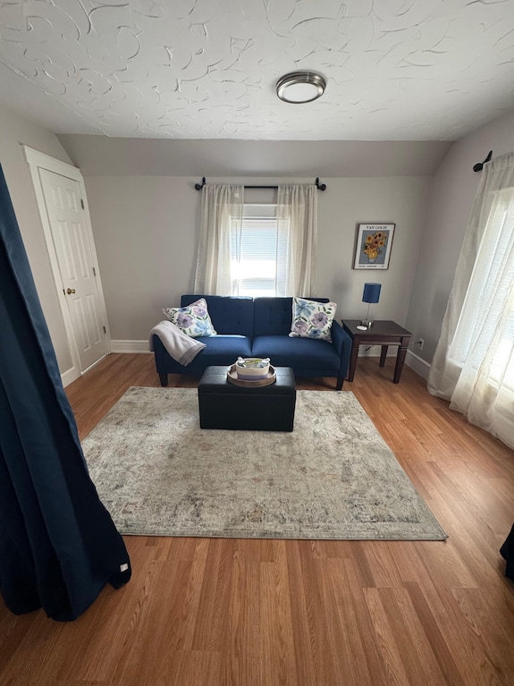 Pet-friendly, Fully Fenced, 2-bedroom, Big Yard House - Cleveland, OH