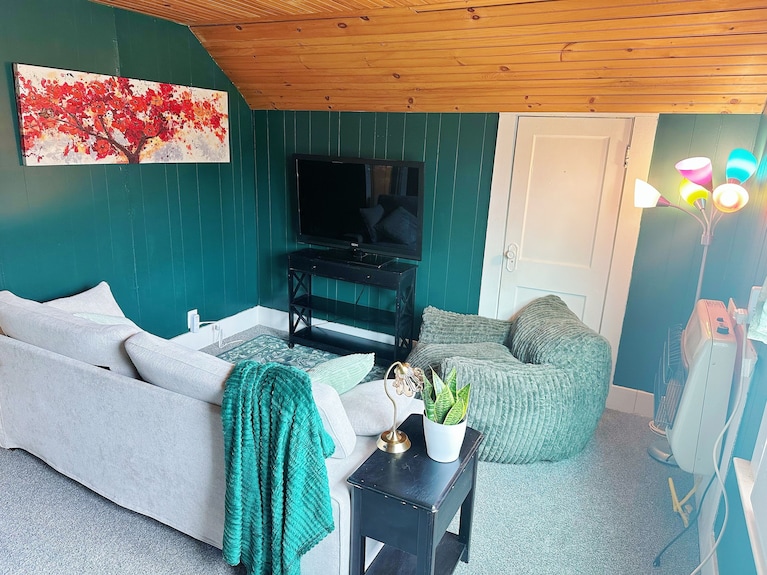 Cozy 1-bedroom Apartment In Lovely Liverpool With Ac - Liverpool, NY