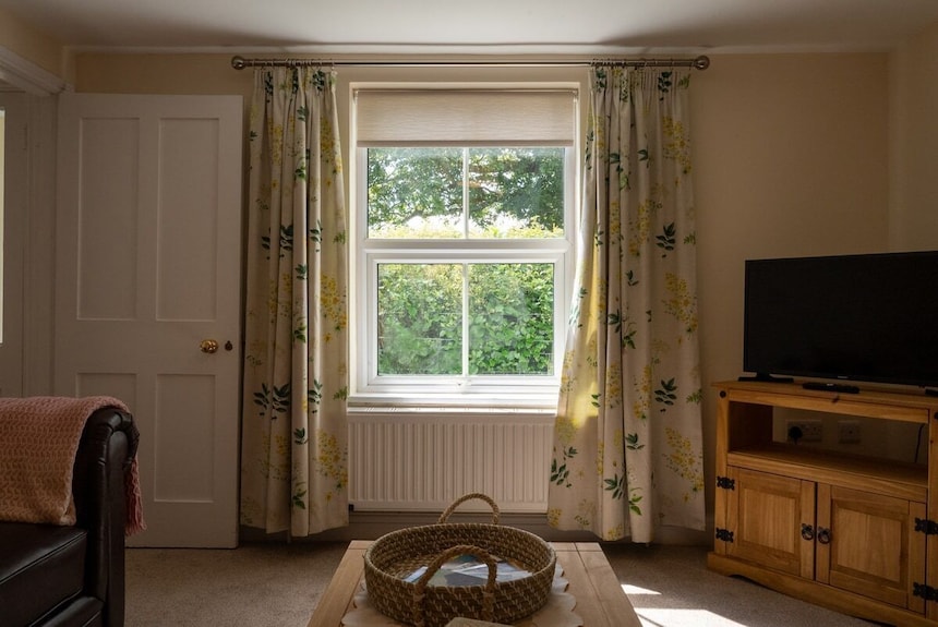 Rose Cottage - Countryside View - Highcliffe