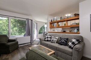 Condo, 1 quarto | Área de estar | Smart TV