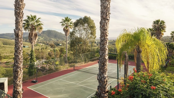 Resort-style Estate W/ Pool, Game Room & Tennis Court Near Wineries The Tennis Ranch By Avantstay - San Diego, CA
