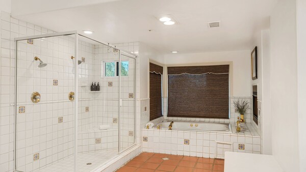 Two Estates W/ Pools, Hot Tubs, Game Rooms, Valley Views & Tennis Court Near Beaches & Wineries - San Marcos, CA