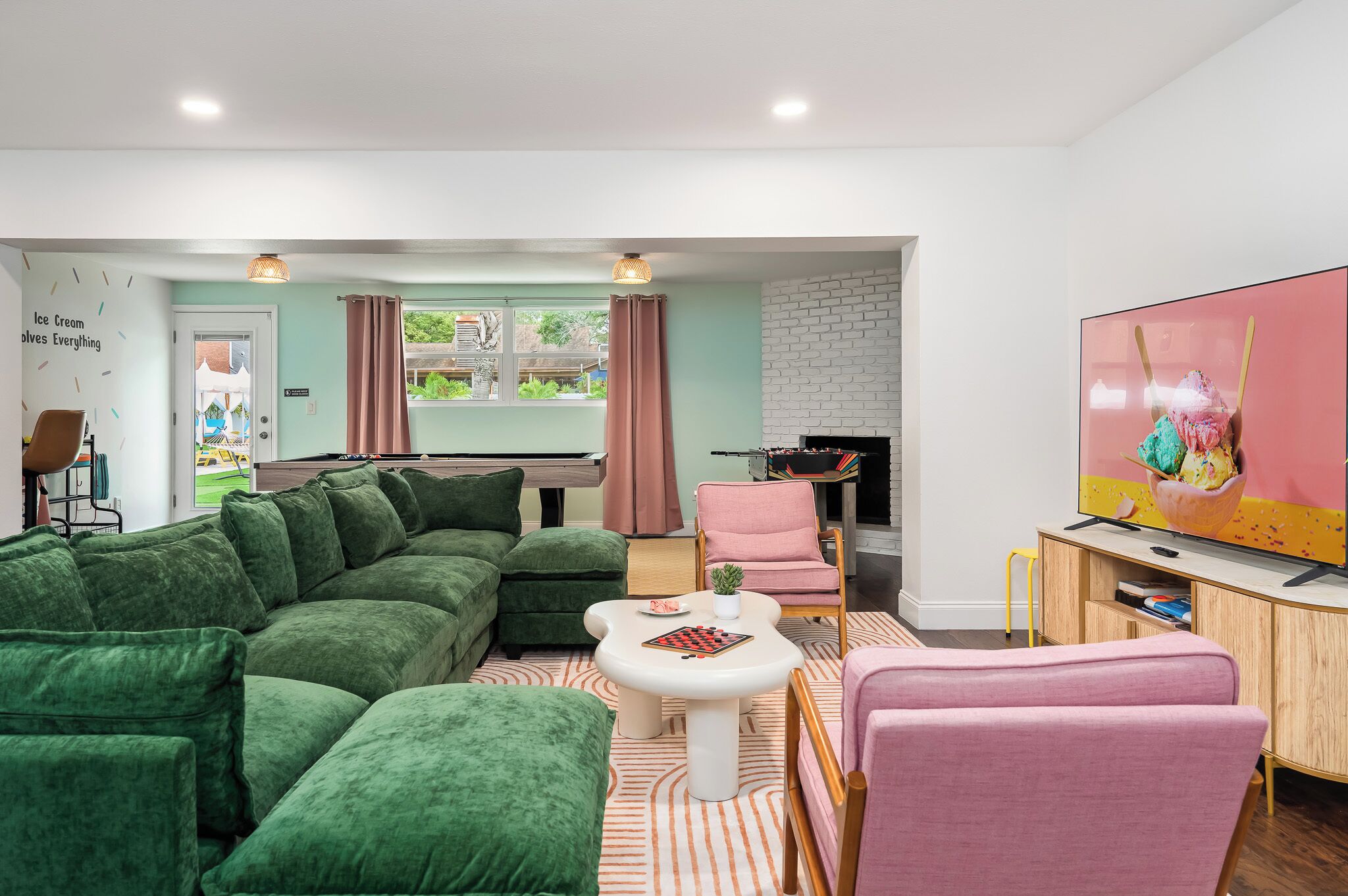 Unique 6 Br Ice Cream Villa, Heated Pool, 15mins To Clearwater Beach, Pickleball - Largo, FL