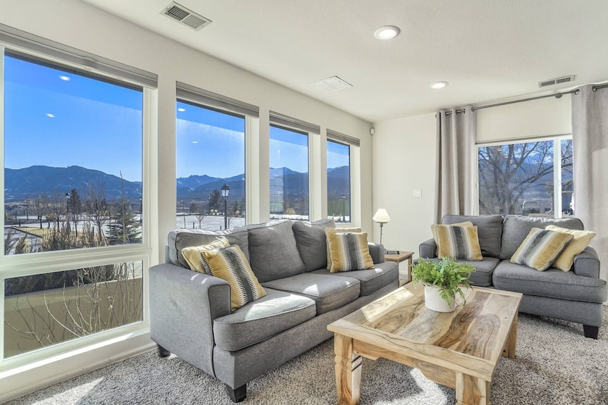 Whole Duplex! 3 Bedrooms, 2 Bathrooms, 4 Beds, Sleeps 8 - Colorado