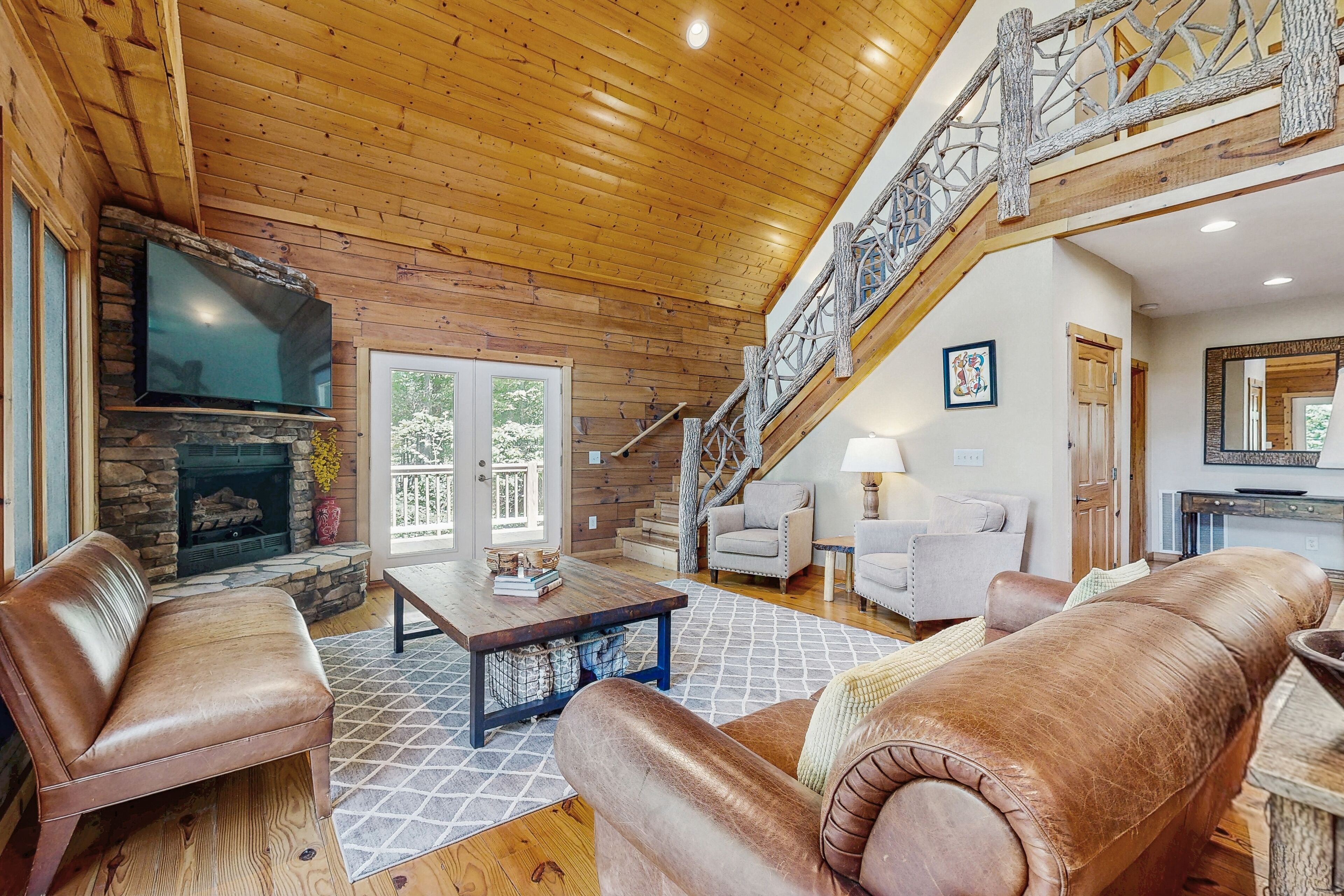 Beautiful Mountain View Cabin With Large Deck, Gas Grill, And Amenities - Highlands, NC