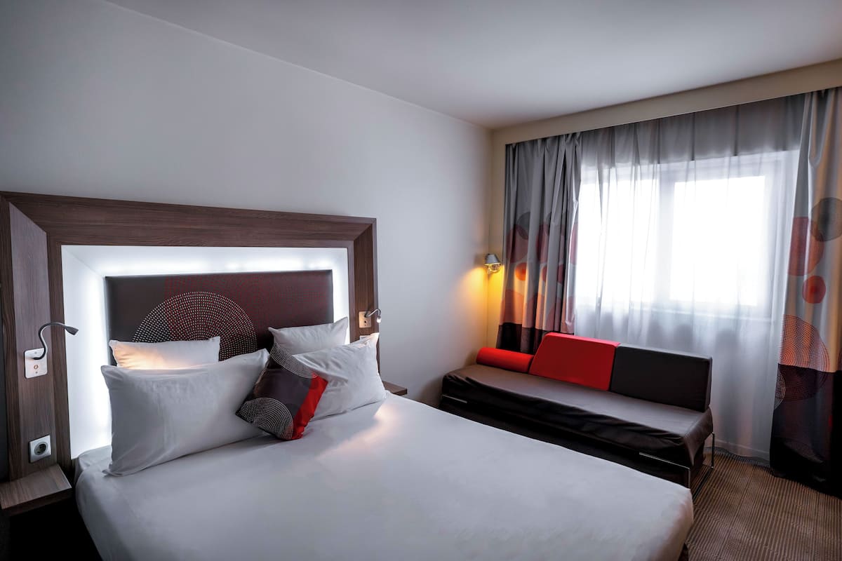 Quarto Familiar | Roupa de alta qualidade, minibar, cofre no quarto