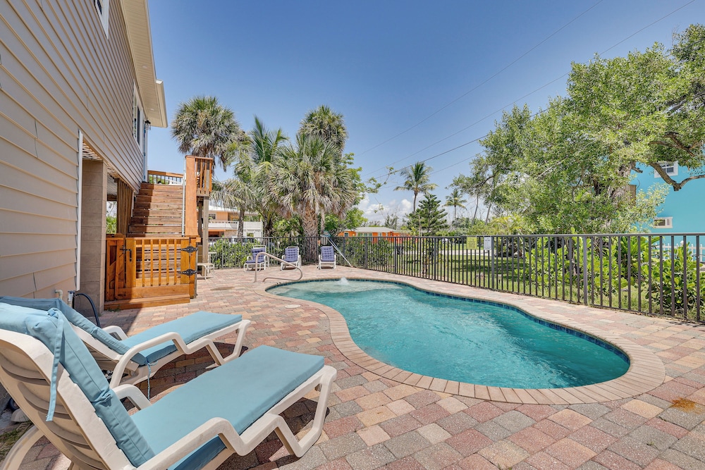 1 Mi To Fort Myers Beach Access! Chic Coastal Home - Sanibel Island, FL