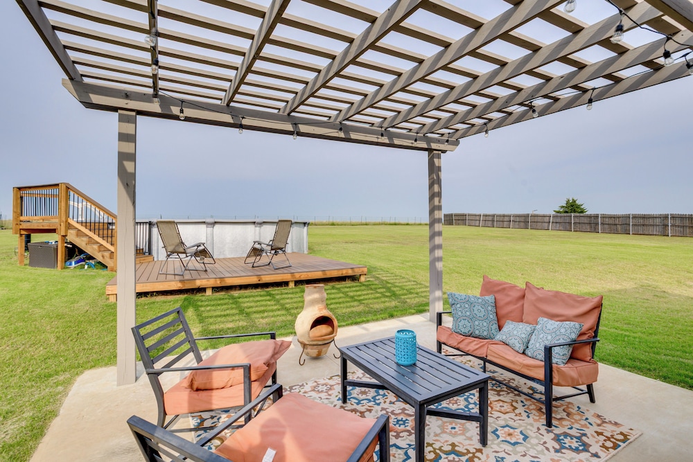 Golf, Swim, Relax: Oklahoma Ranchland Retreat - Edmond, OK