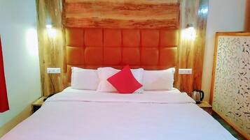 Quarto Duplo de Luxo, vista para a montanha | Secretária, Wi-fi grátis