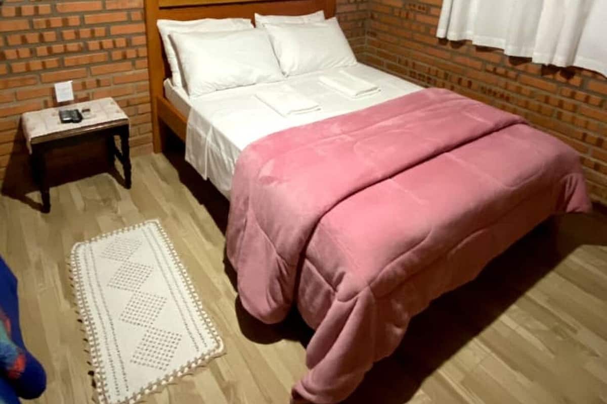 Chalé 01 - Pousada Dona Teresinha | Roupa de alta qualidade, com decoração personalizada