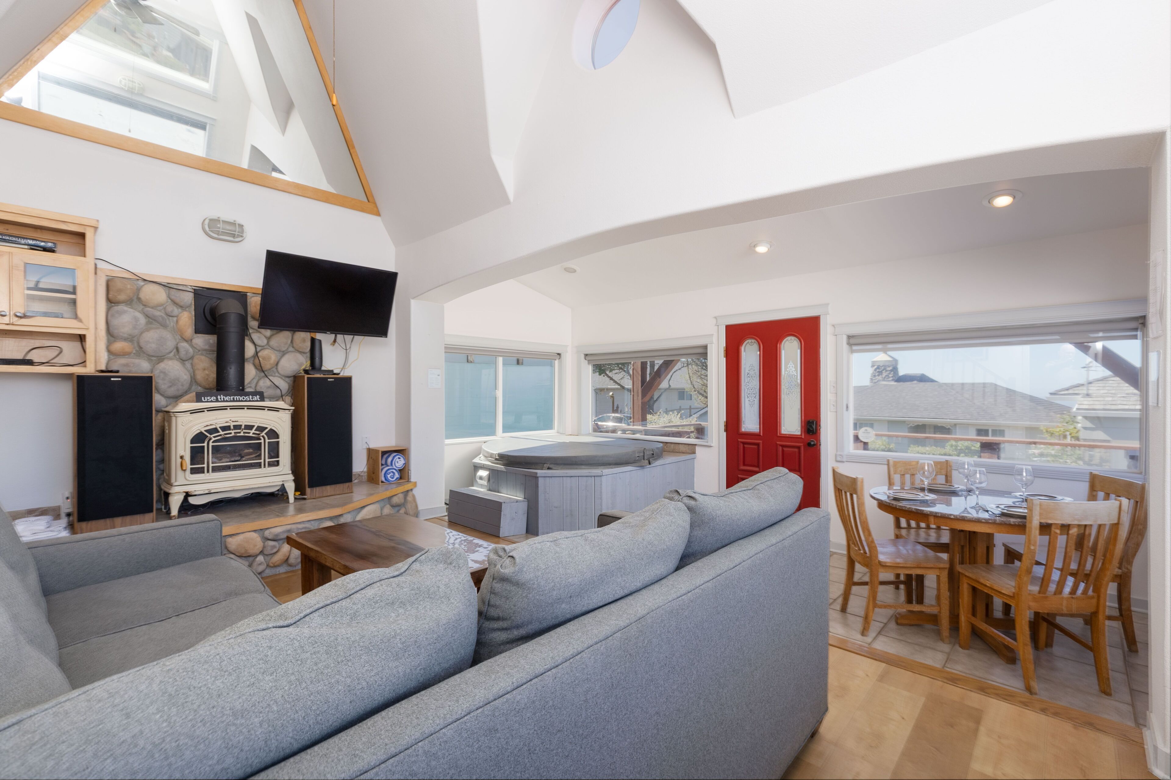 Depoe Bay Delight Dog-friendly Ocean View - Depoe Bay, OR