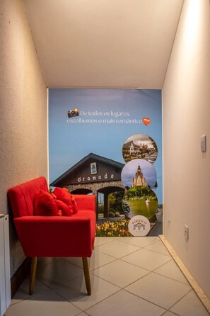 Área de estar no saguão