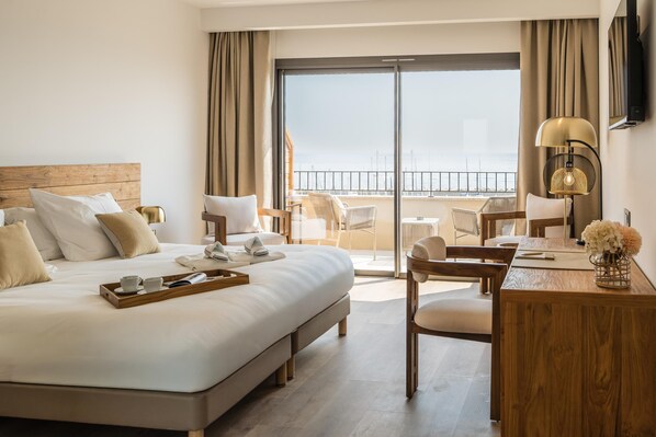 Quarto Deluxe, 1 cama king-size, varanda, vista para o mar | Roupa de alta qualidade, berços/camas para crianças grátis 