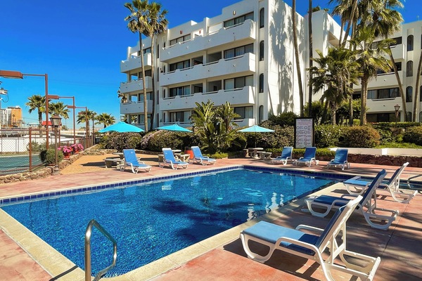 3 piscinas exteriores