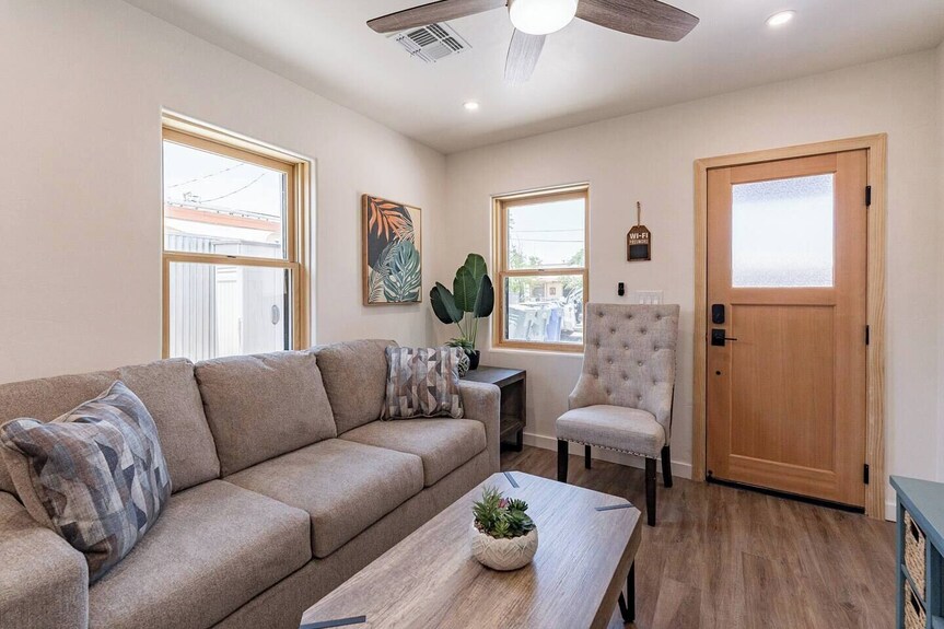 Located Downtown This 1 Bedroom 1 Bathroom Is Fully Remodeled With Your Own Dedicated Electric Vehicle Charger . - Tucson, AZ