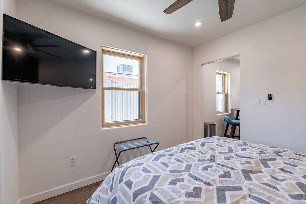 Located downtown this 1 bedroom 1 bathroom is fully remodeled with your ...