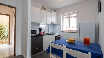 Apartamento (Studio Apartment With Balcony (A1)) | Cozinha privada | Geladeira