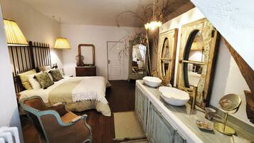 Quarto conforto, vista para o jardim | Banheiro