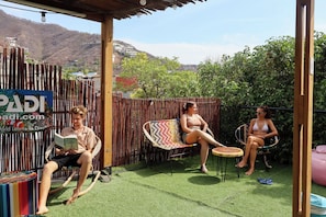 Estúdio Familiar, vista para o pátio | Terraço/pátio interior