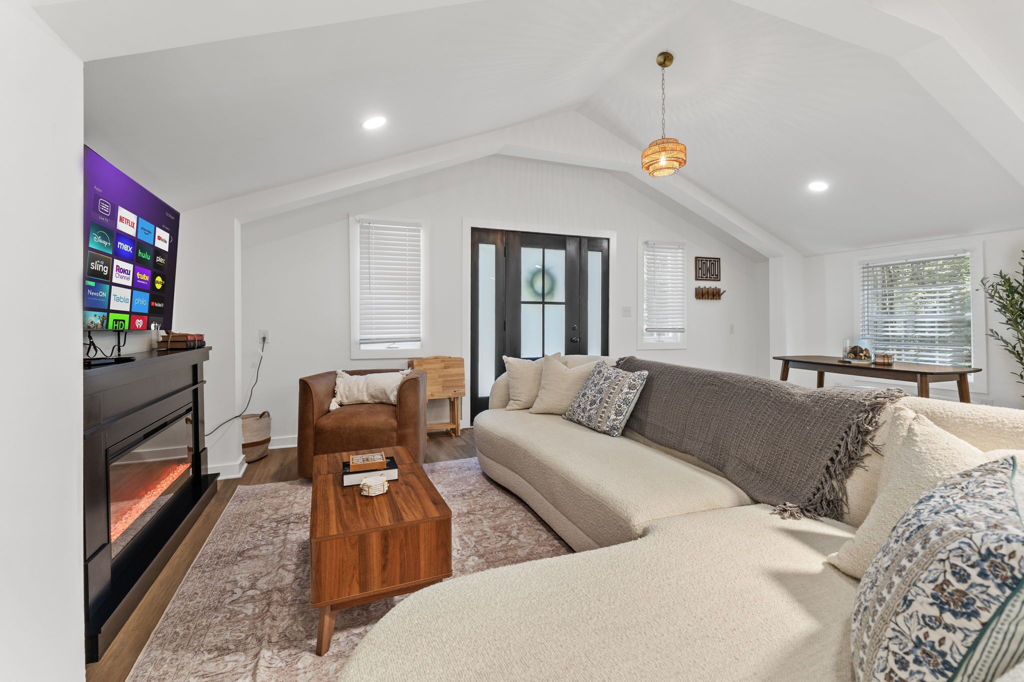 Woodland Clubhouse: Golf, Fishing, Hot Tub, Trail - Logan, OH