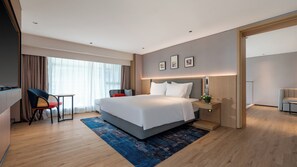 Suite, 2 quartos (Penthouse) | Edredões de penas, minibar, secretária 