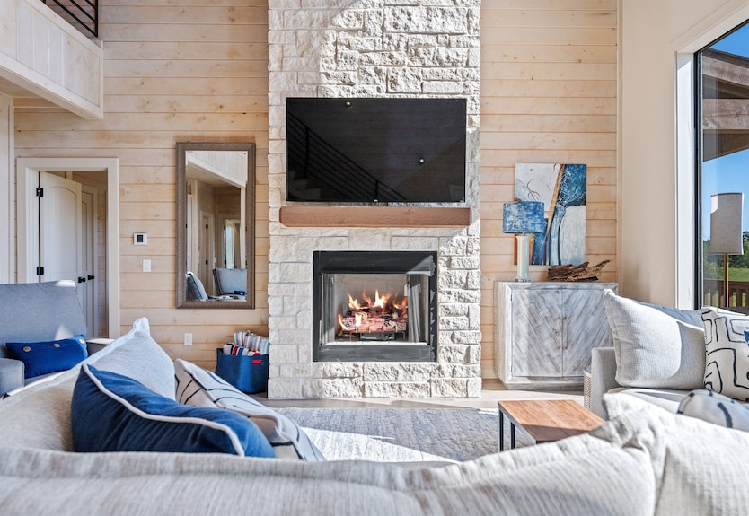 Pool Table | Corn Hole | Fire Pit | Hot Tub - Oklahoma