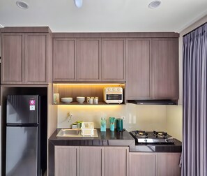 Casa, 3 quartos | Cozinha privada | Um frigorífico, um micro-ondas, uma placa de cozinha 