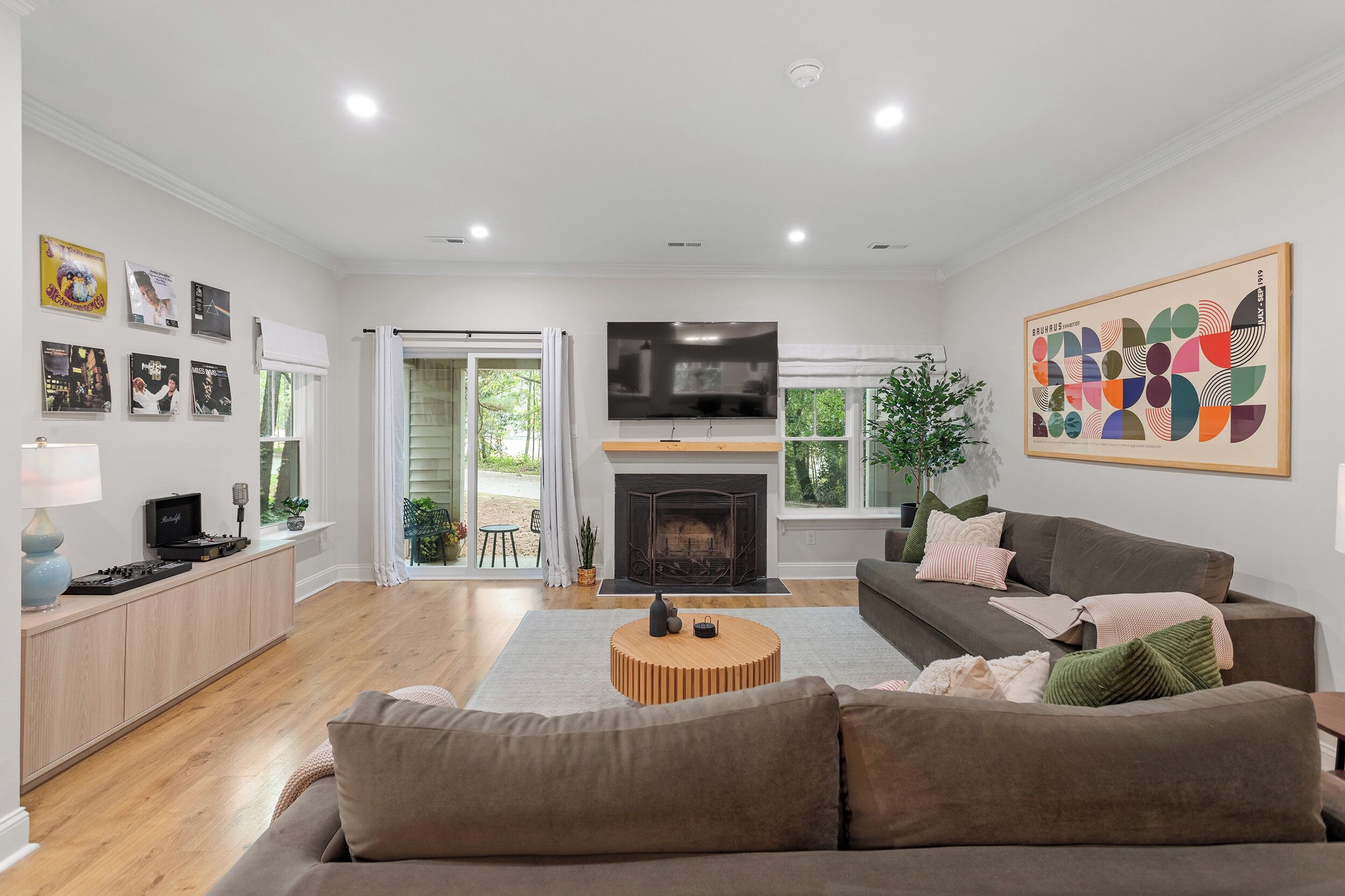 An Executive North Raleigh Oasis With Style, Comfort, And Seamless Productivity. - Cary, NC