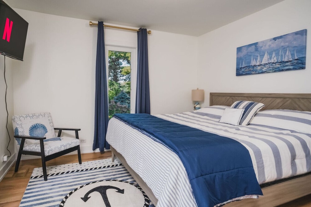 The “Blue Sapphire” 3BR/3BA Luxury Lakefront Home on Mineola Bay ...