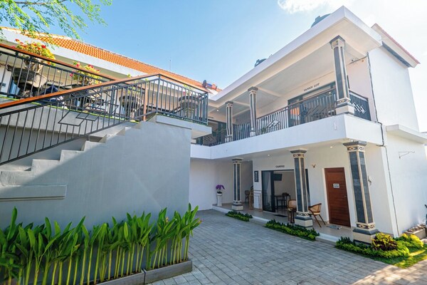 Crystal Flow Guest House & Apartment Canggu - Canggu
