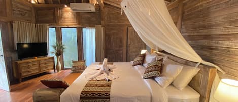 Villa Deluxe, vista para o jardim | Cofre no quarto, secretária