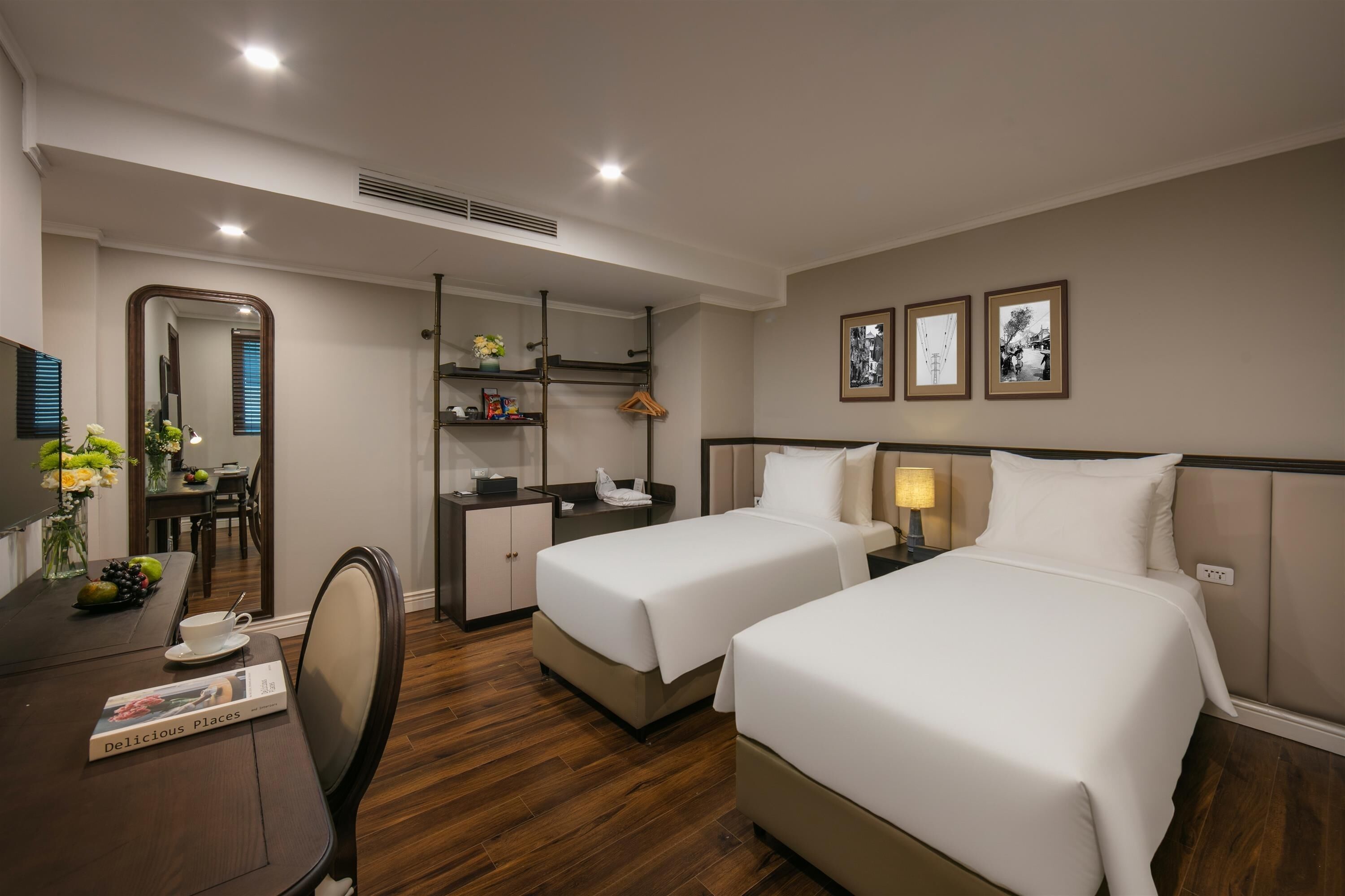 Cofre no quarto, secretária 