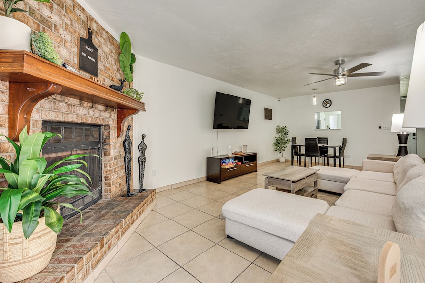 Group-friendly Rental 5 Mi To Dtwn Tallahassee! - Tallahassee, FL