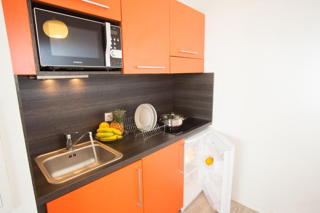 Sleek City Flat With Elevator Access Near Orly Airport - Kitchenette - Villeneuve-le-Roi