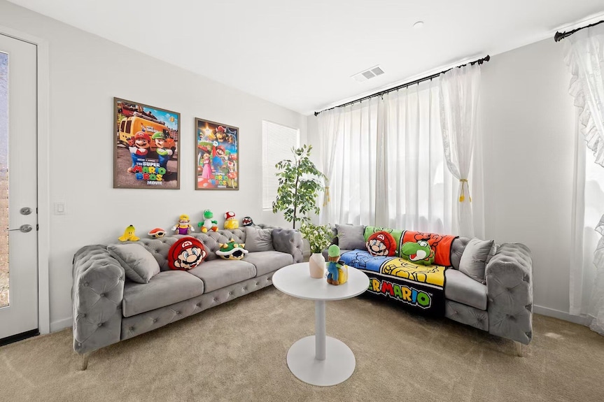 Super Mario/5bd/3ba/7beds/3tvs/near Airpot/clean - Ontario