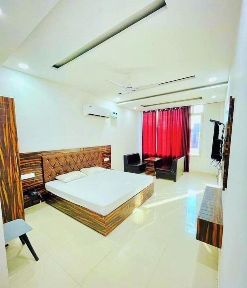 Town House Cafe And Hotel - Kurukshetra