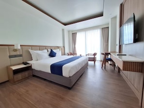 Quarto Duplo Superior, varanda, Vista para a cidade | Cofre no quarto, secretária