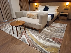 Suite Júnior, varanda, Vista para a cidade | Cofre no quarto, secretária