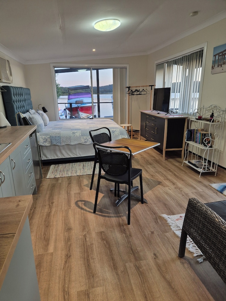 Direct water front 3 meters from Lake. Your own private balcony ...