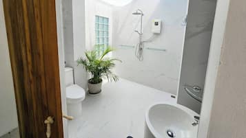 Villa, 2 quartos, fumadores, piscina privativa | Duche na casa de banho