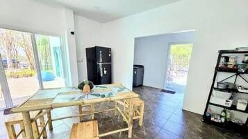 Villa, 2 quartos, fumadores, piscina privativa | Sala de jantar