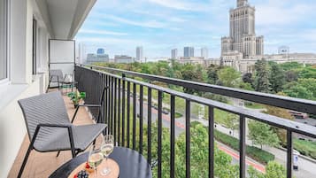 Apartamento, 2 quartos, sacada, vista para a cidade | Sacada