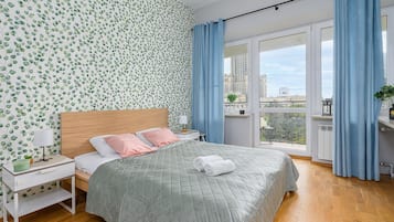 Apartamento, 2 quartos, sacada, vista para a cidade | Cortinas blackout, ferros/tábuas de passar roupa, berços (sobretaxa)